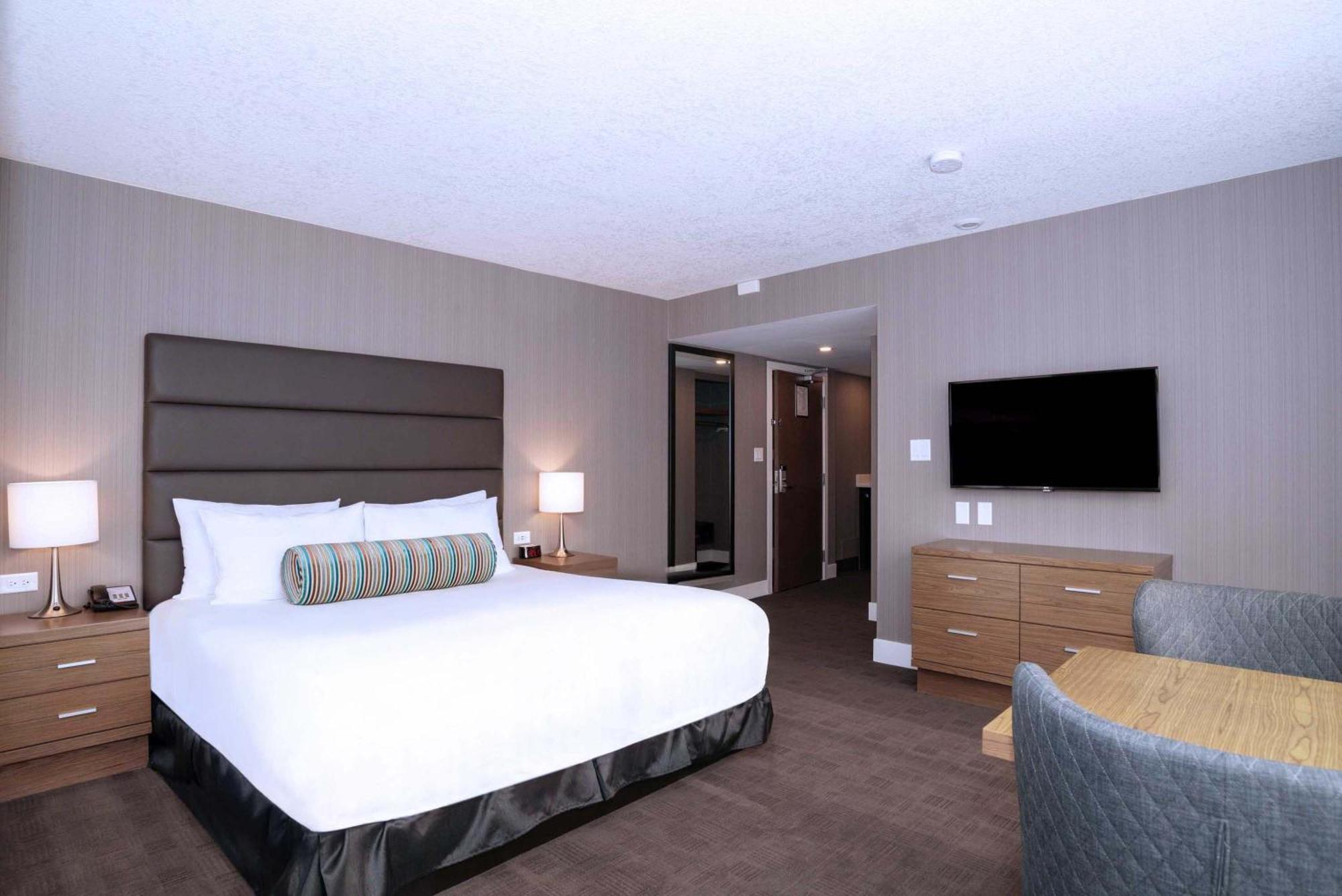 SANDMAN HOTEL CALGARY CITY CENTRE | ⋆⋆⋆ | CANADA | SEASON DEALS FROM $99